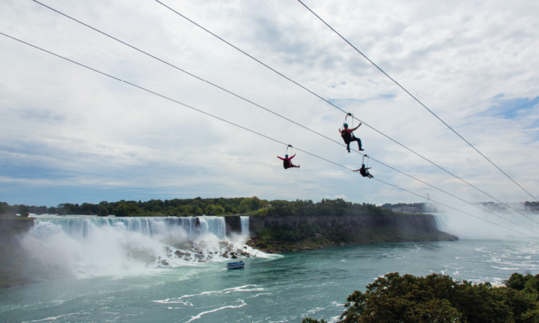 Découvrez les tyroliennes de Suisse romande